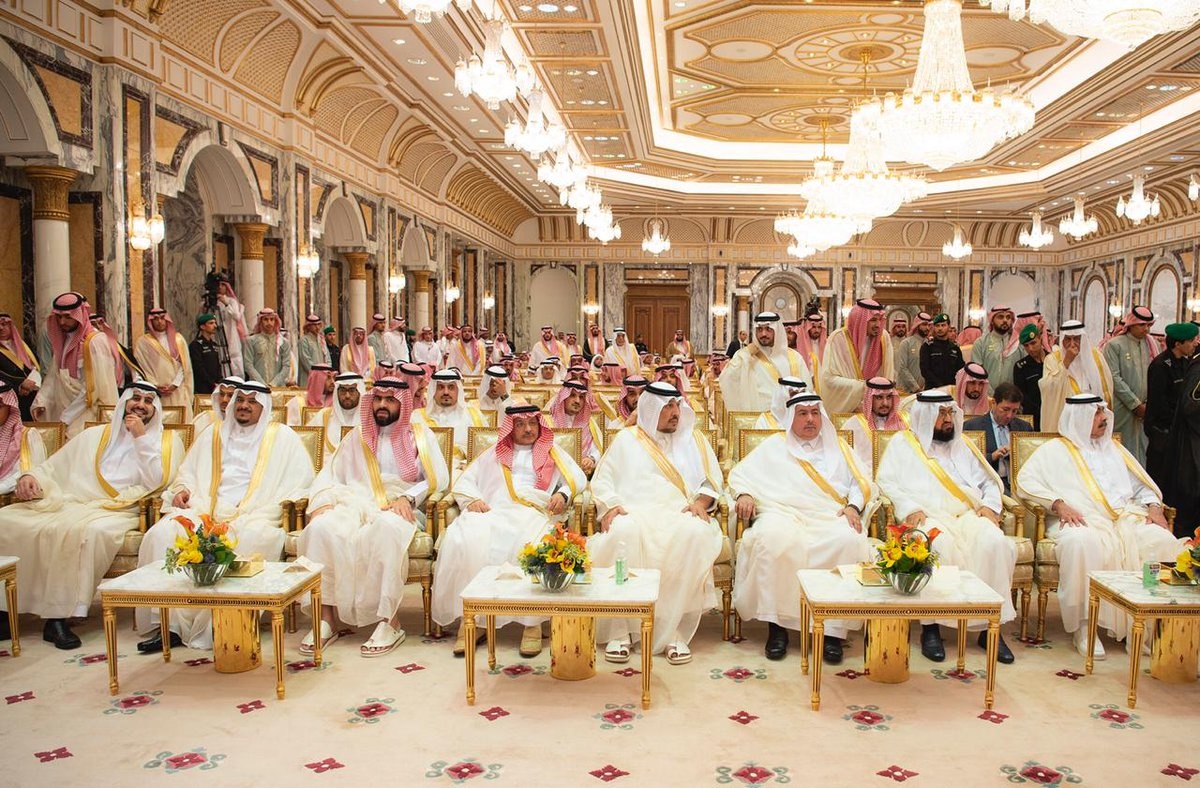 بالصور.. الملك سلمان يستقبل المهنئين بعيد الفطر المبارك - معلومات مباشر