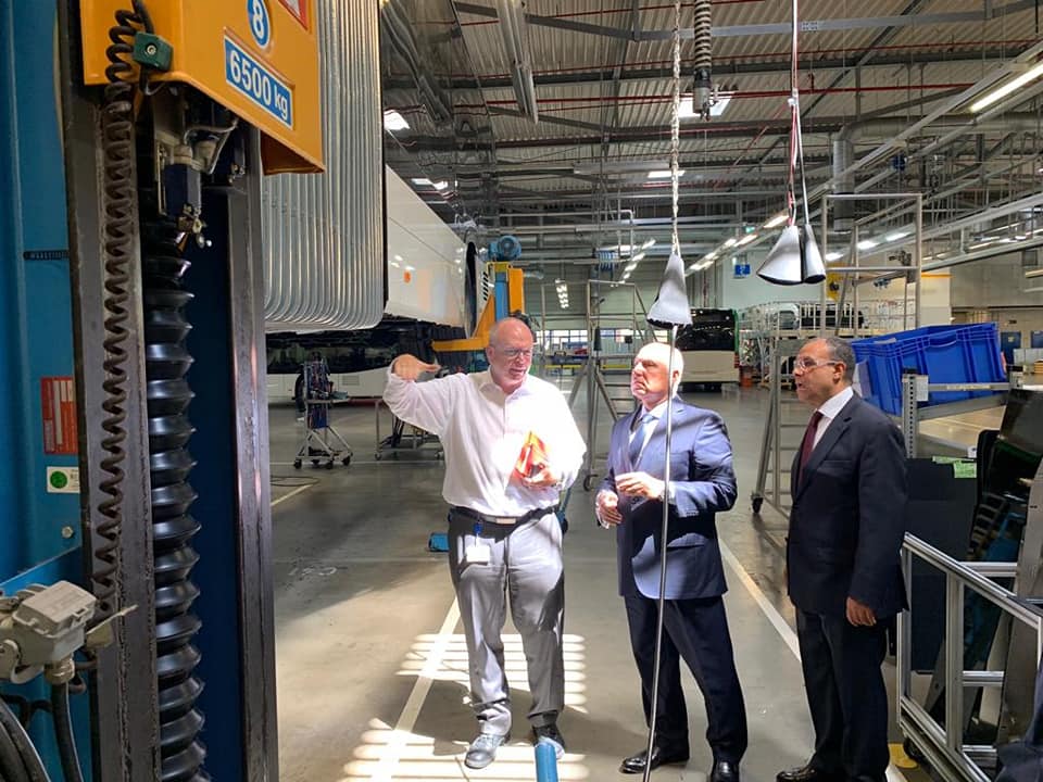 بالصور..النقل المصرية تبحث مع "مرسيدس" إنشاء خطوط نقل سريعة - معلومات مباشر