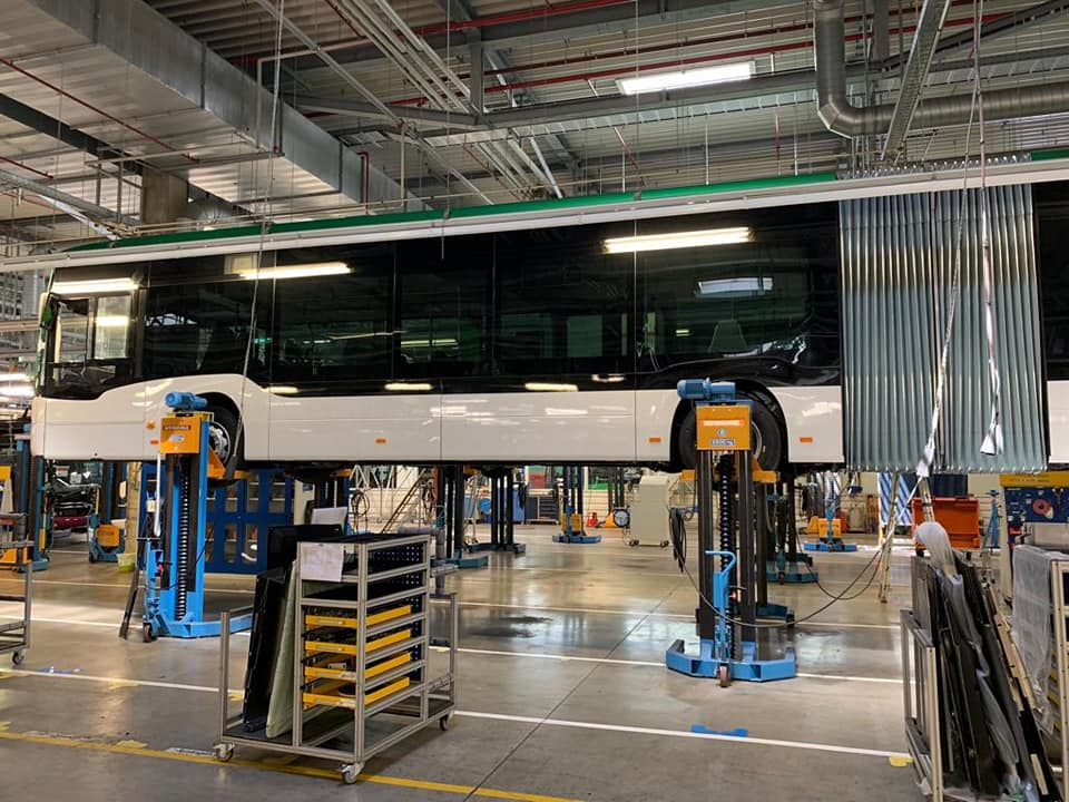 بالصور..النقل المصرية تبحث مع "مرسيدس" إنشاء خطوط نقل سريعة - معلومات مباشر