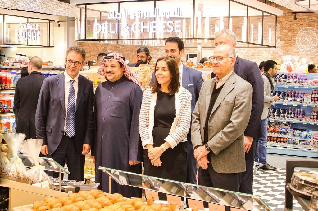 Sultan Center opens flagship store in Al Kout Mall - Mubasher Info